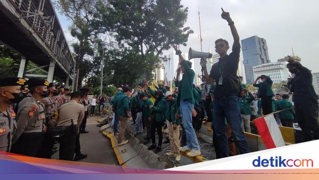 Mahasiswa Demo BBM Sindir Puan hingga Megawati: Ke Mana Tangisannya?