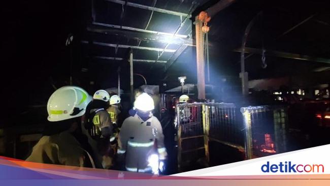 Kebakaran Pabrik di Cakung, Api Diduga Berasal dari Mesin Produksi