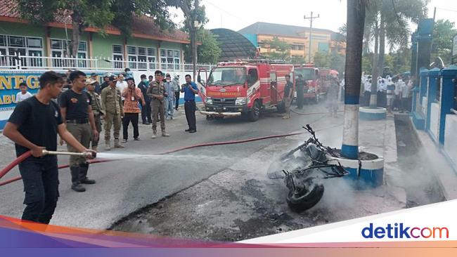 Dipakai Jemput Anak Sekolah, Motor Warga Karanganyar Terbakar