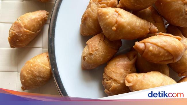 Resep Molen Pisang Mini yang Renyah Manis Buat Ngemil Sore