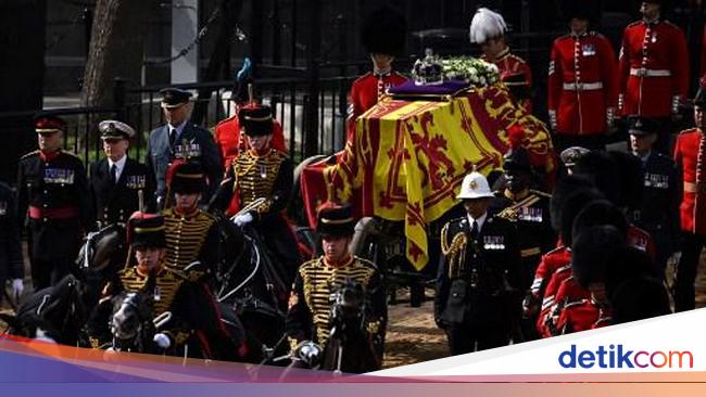 Jenazah Ratu Elizabeth Dibawa dari Buckingham ke Westminster Hall