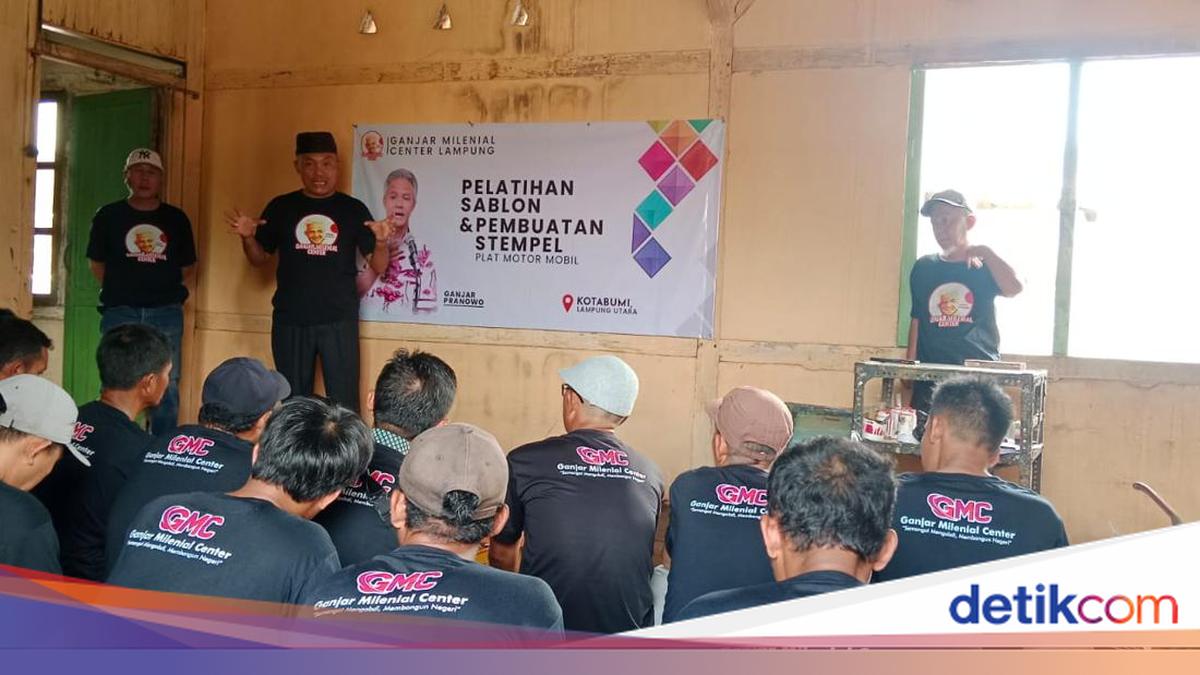 Relawan Pendukung Ganjar Lampung Ajarkan Keterampilan Sablon-Stempel