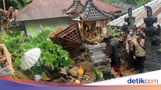 5 Pelinggih Hancur Tertimbun Longsor di Karangasem