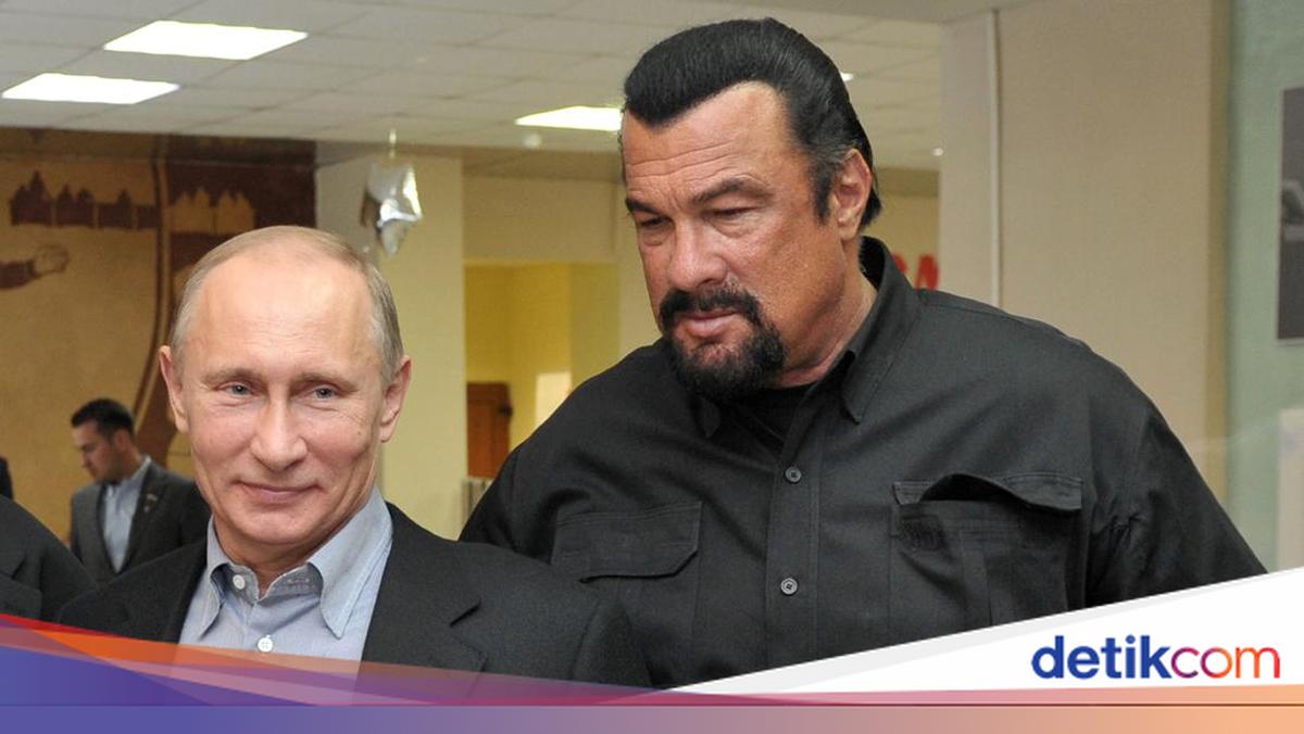 Kedekatan Putin dan Steven Seagal Bukan Kaleng-kaleng