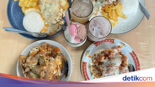 Raya Chicken: Ada Crispy Chicken Mozarella Mantap di Kafe dalam Rumah