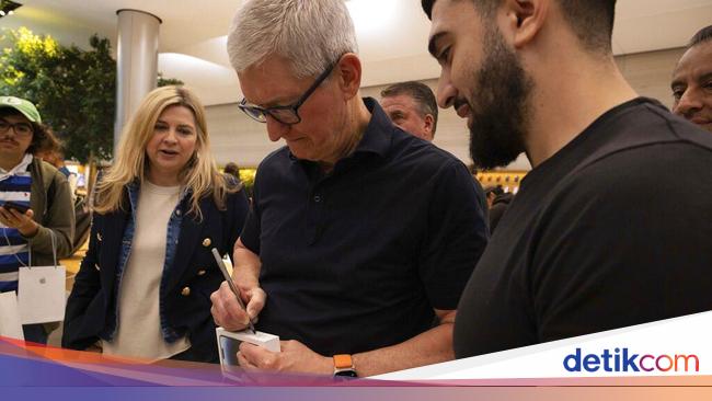 CEO Apple Turun Gunung Pantau Penjualan Perdana iPhone 14 CEO Apple Turun Gunung Pantau Penjualan Perdana iPhone 14
