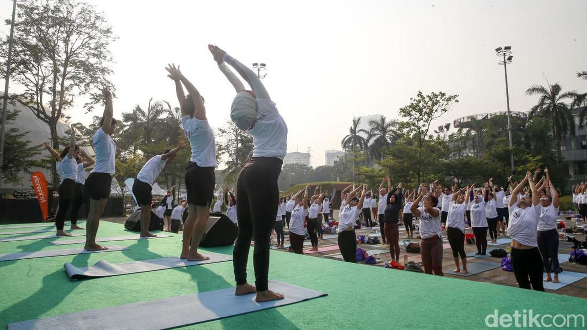 Latah Mau Ikutan 'Yoga Alien' Nauli Kriya? Ini Pesan Instruktur Yoga