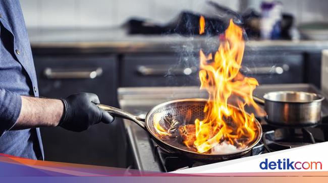 Pandangan Islam Soal Teknik Flambe yang Pakai Alkohol untuk Hasilkan Api