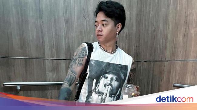 Reza Arap Mendadak Hapus Semua Foto di Instagram Reza Arap Mendadak Hapus Semua Foto di Instagram
