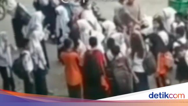 Viral Siswi SMP di Medan Dipukul-Dijambak Teman Sekelas, Polisi Selidiki