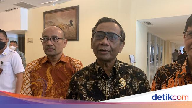 Mahfud MD Tegaskan Data Negara Tak Bocor: Itu Bjorka Ndak Ada Apa-Apanya! Mahfud MD Tegaskan Data Negara Tak Bocor: Itu Bjorka Ndak Ada Apa-Apanya!