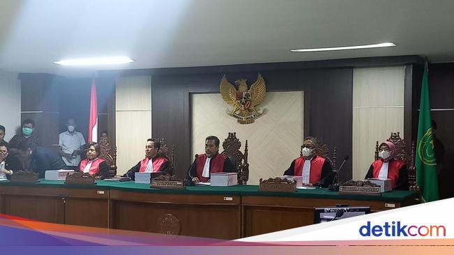 Eks Perwira TNI AD Terdakwa Pelanggaran HAM Berat Paniai Tak Ditahan Eks Perwira TNI AD Terdakwa Pelanggaran HAM Berat Paniai Tak Ditahan
