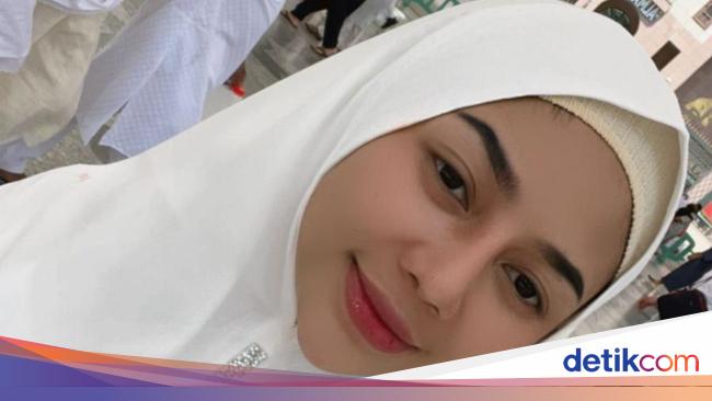 Bunga Aurellie Rayakan Ultah ke-23 dengan Umrah
