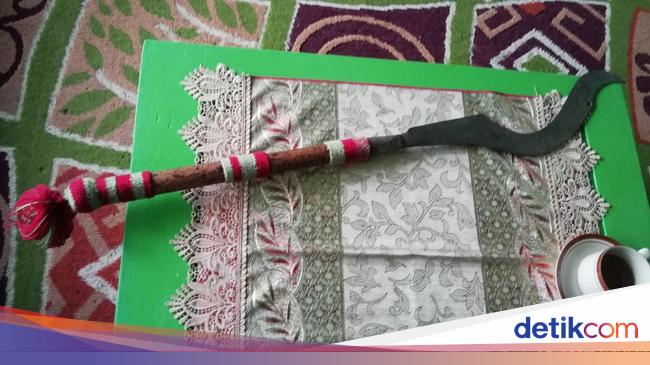 Senjata Pak Sakera Bukan Celurit Tapi Monteng