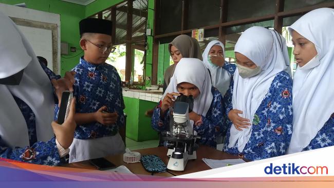 FMIPA UNM Kembali Buka Layanan Praktikum LKPB untuk Siswa Pascapandemi