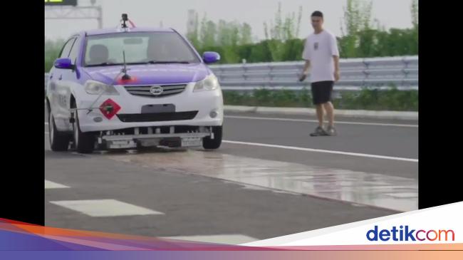 Melesat Bak Kereta Peluru! China Uji Coba Mobil Melayang, Bisa Ngebut ...