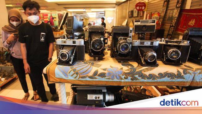 Melihat Barang-barang Antik di Indonesia Vintage Festival