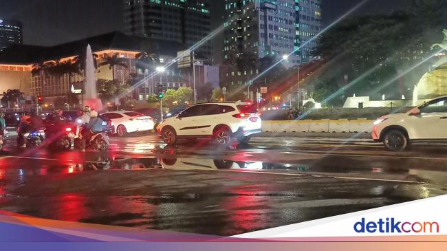 Massa Aksi 2309 Bubar, Jalan Medan Merdeka Barat Kembali Dibuka