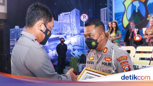 Satlantas Polres Jombang Sabet Penghargaan dari Kakorlantas Polri