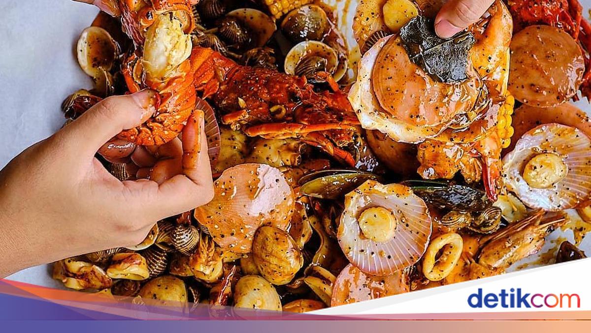Puas Makan Kerang Kiloan Saus Padang di 5 Tempat Ini