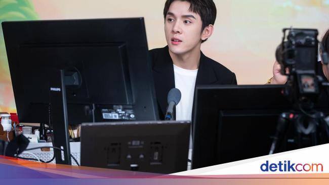 Ini Influencer Pria Paling Digilai di China, Jual Lipstik Laku Keras