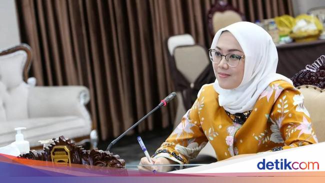 Bupati Purwakarta Tegaskan Tak Akan Cabut Gugatan Cerai Bupati Purwakarta Tegaskan Tak Akan Cabut Gugatan Cerai