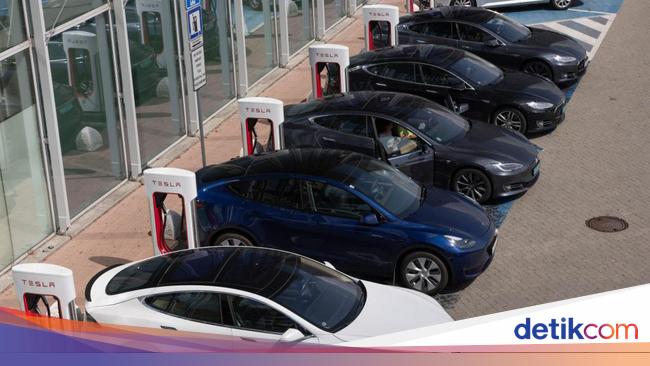 Ini Alasan Mobil Listrik Tesla Tetap Laris Meski Harganya Miliaran!