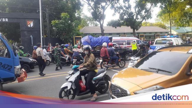 Kecelakaan di Jalan Depan Markas Yonif Raider Semarang, 1 Pemotor Tewas Kecelakaan di Jalan Depan Markas Yonif Raider Semarang, 1 Pemotor Tewas