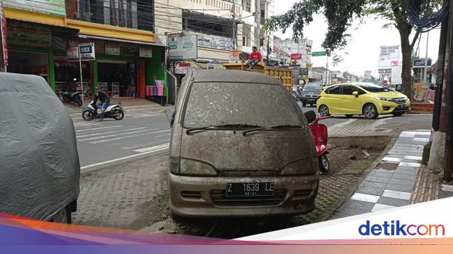 5 Fakta Mobil 'Legendaris' Viral yang Terparkir Tahunan di Tasikmalaya