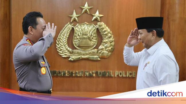 Prabowo Temui Kapolri, Saling Hormat hingga Beri Pistol G2 Elite