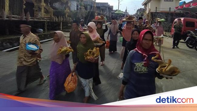Melihat Kemeriahan Tradisi Saparan di Lereng Gunung Andong Magelang