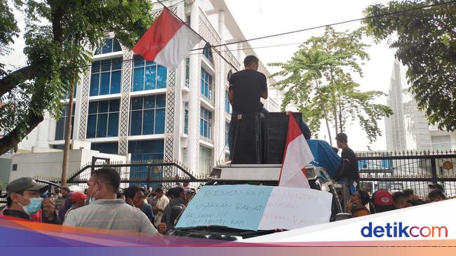 Nelayan Demo di DPRD Sumut Tolak Peraturan Menteri KKP Soal Kepiting Bakau