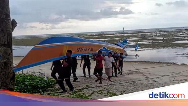 Kala Warga Ujunggenteng Sukabumi Bingung Perahu Jukung Ditarik Basarnas