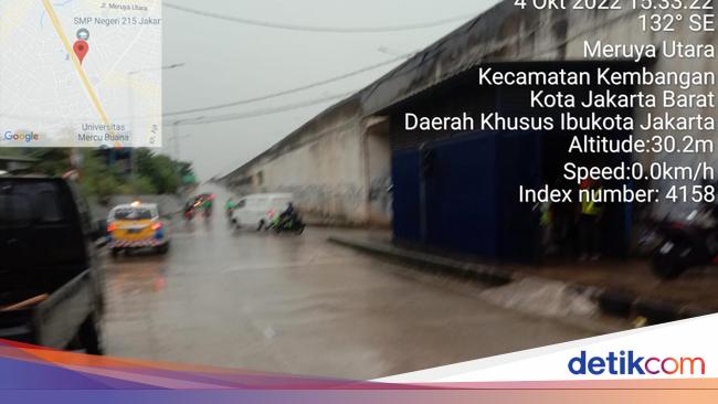 Kolong Tol Meruya Utara Sempat Tergenang Saat Hujan Guyur Jakbar