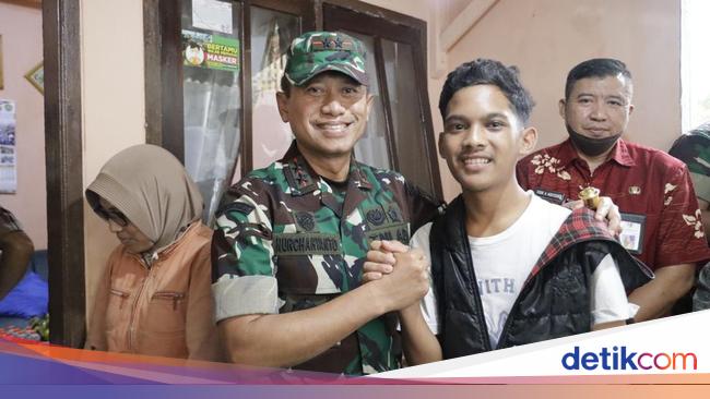 Anggota Tni Tendang Aremania Di Kanjuruhan Terancam Sanksi Tunda Naik