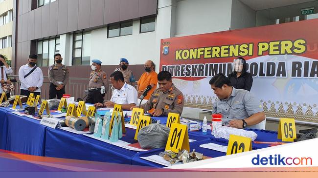 Motif Pria Ledakkan Bom di Inhu Riau: Kesal Disebut Orang Gila Motif Pria Ledakkan Bom di Inhu Riau: Kesal Disebut Orang Gila