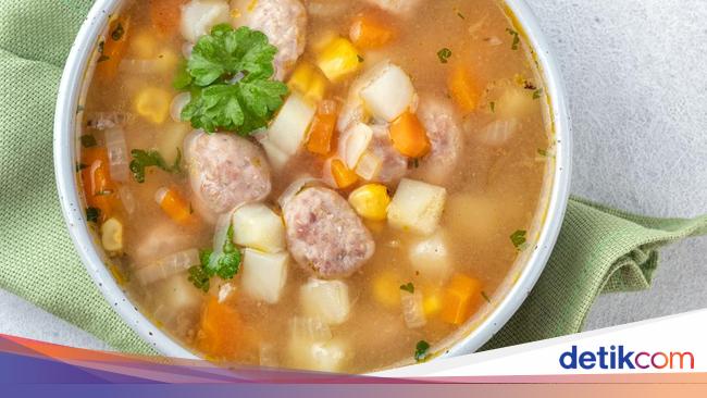 Resep Sop Bola Ayam dan Sayuran Berkuah Gurih, Cocok untuk Anak