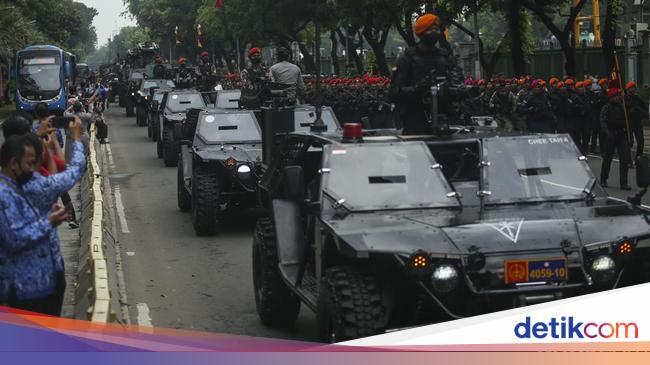 Semarak Parade Alutsista TNI dari Istana Negara hingga Bundaran HI