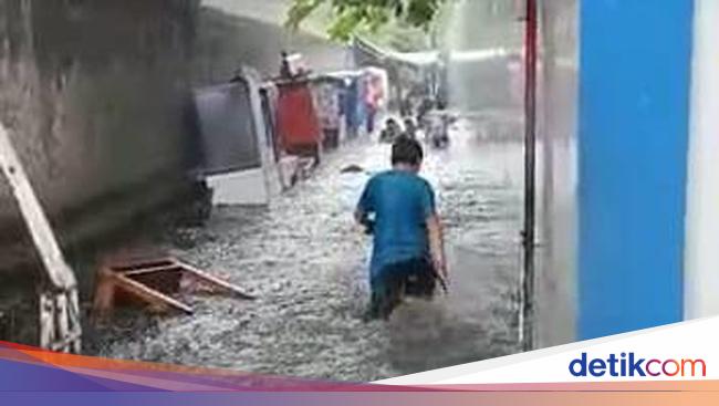 Banjir Rendam Rumah Warga di Utan Kayu Matraman