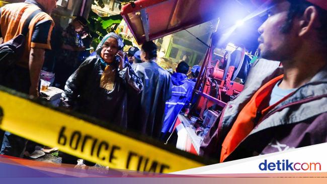 Tembok MTsN 19 Jakarta Selatan Roboh Diterjang Banjir, 3 Siswa Tewas