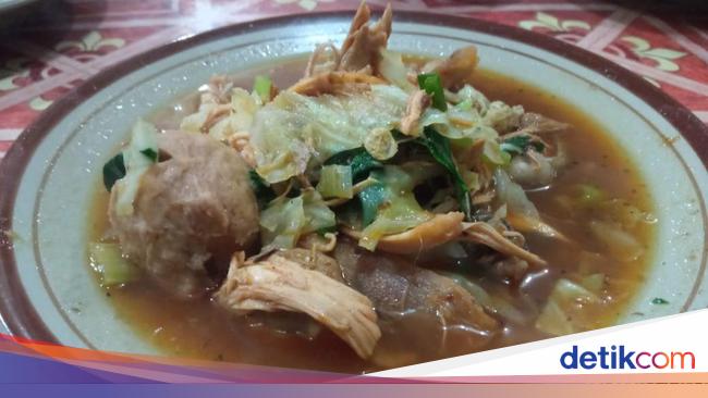 Uniknya Bakso Urakan Cirebon, Ditambah Suwiran Ayam dan Ragam Sayuran!
