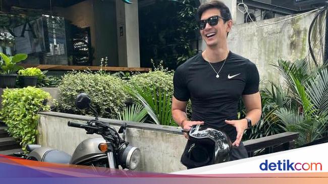 Berkat Rajin Nge-gym, Begini Penampilan Bodi Berotot Dimas Beck