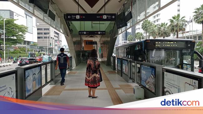 Halte TransJakarta Bundaran HI Diuji Coba