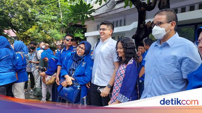 Mutiara Baswedan dan Suami Ikut Anies Bertemu AHY di Markas Demokrat