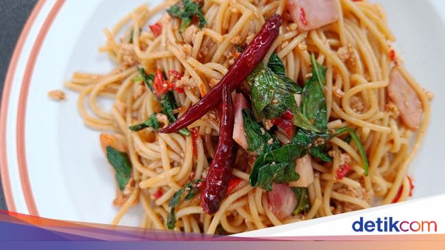 Resep Spaghetti Daging Asap dan Kemangi yang Harum Pedas
