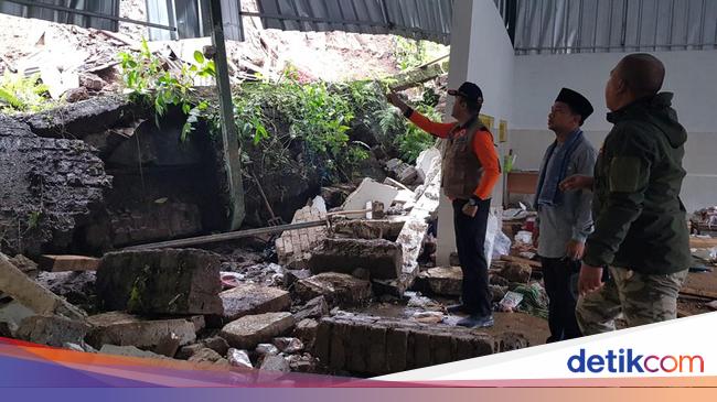 Tembok Pabrik Basreng di KBB Ambruk, Satu Orang Tewas