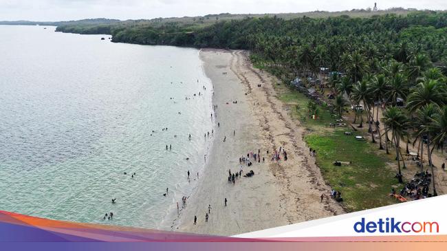 Menikmati Keindahan Pantai Weluan di Saumlaki
