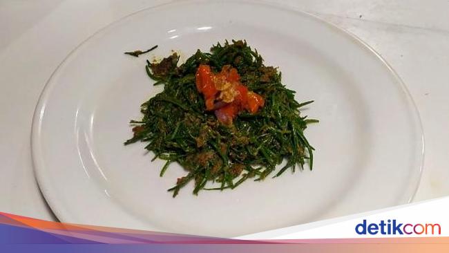 Mencicipi Sayur Urap Alur, Makanan Khas Desa Budeng Jembrana