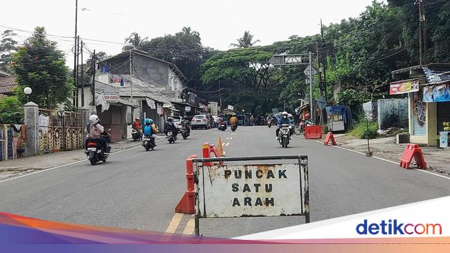 Jalur Puncak Berlaku One Way Arah Jakarta Siang Ini