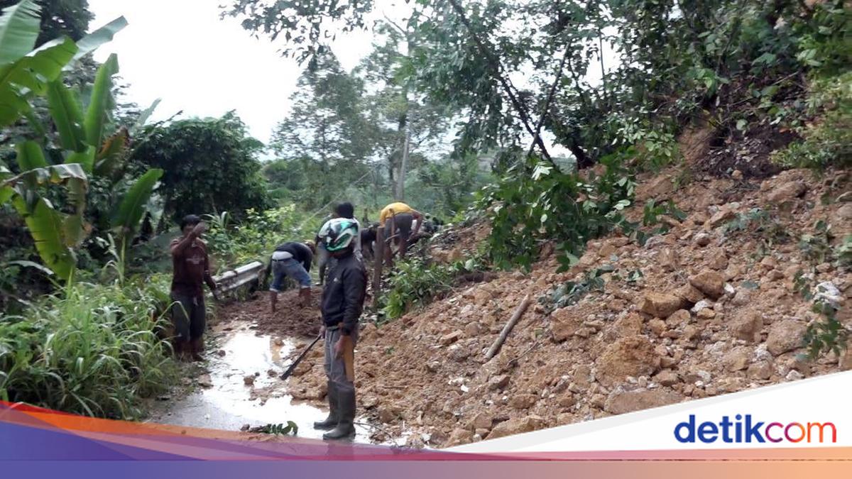 Hujan Deras Picu Longsor di Polman, Akses Jalan Tertutup-Listrik Padam